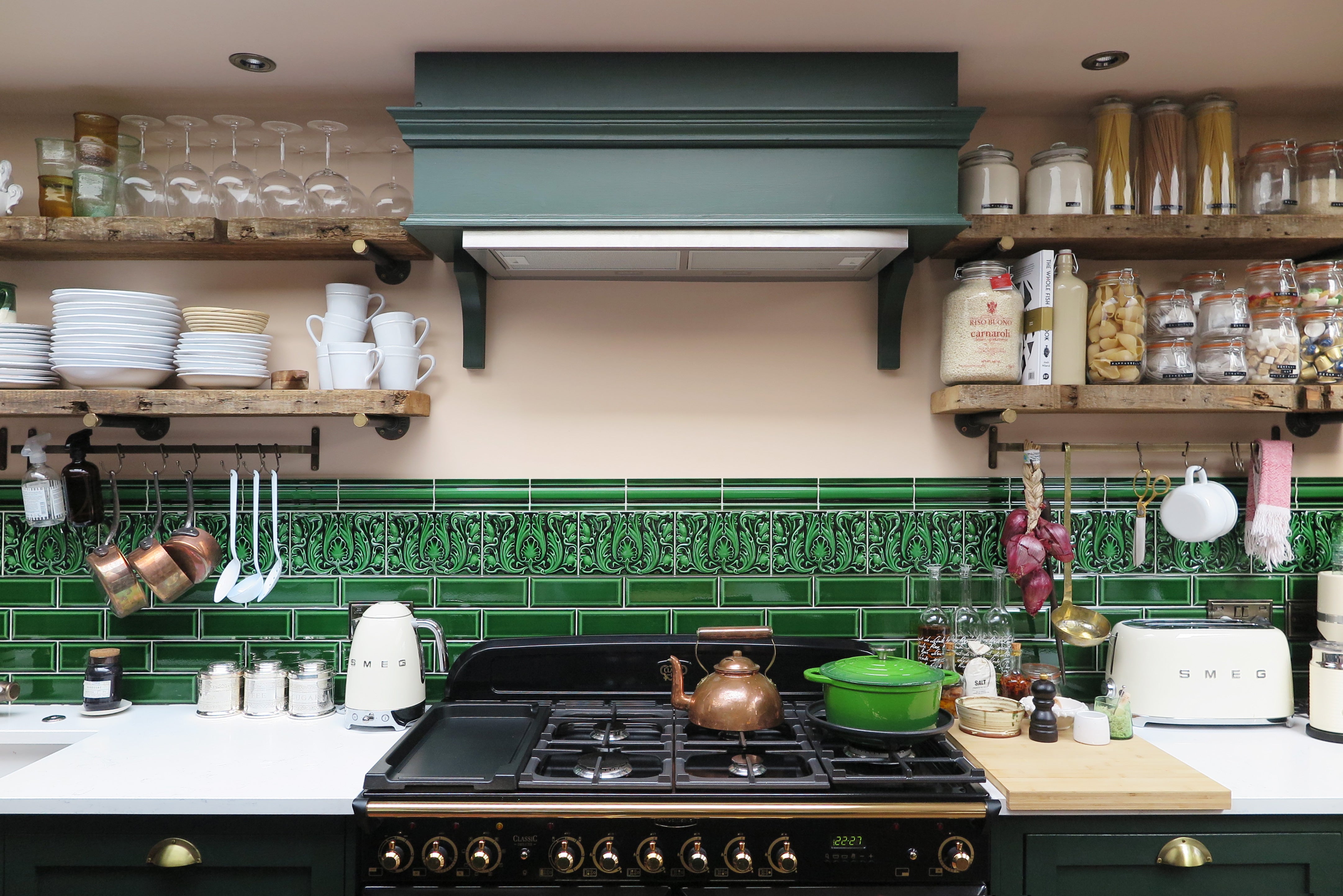 Att Home with Charlee Allan – ATT PYNTA