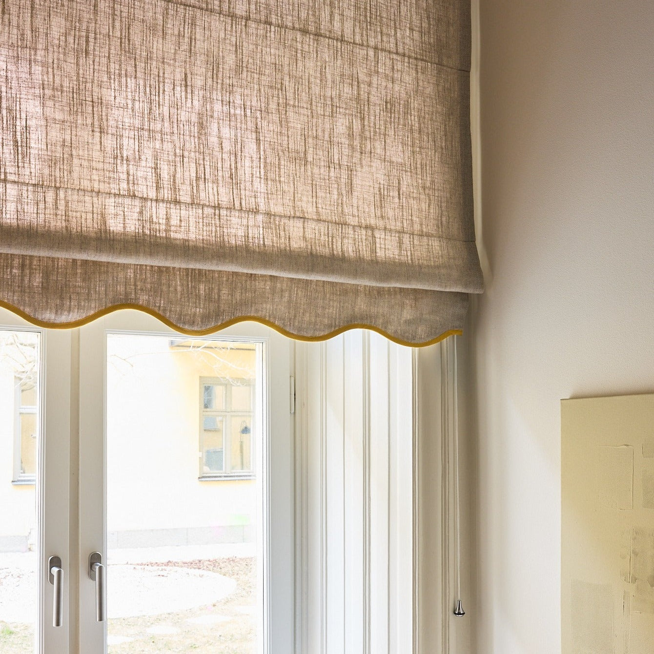 Scallop Edge Linen Roman Blind - Sand/Mustard – ATT PYNTA