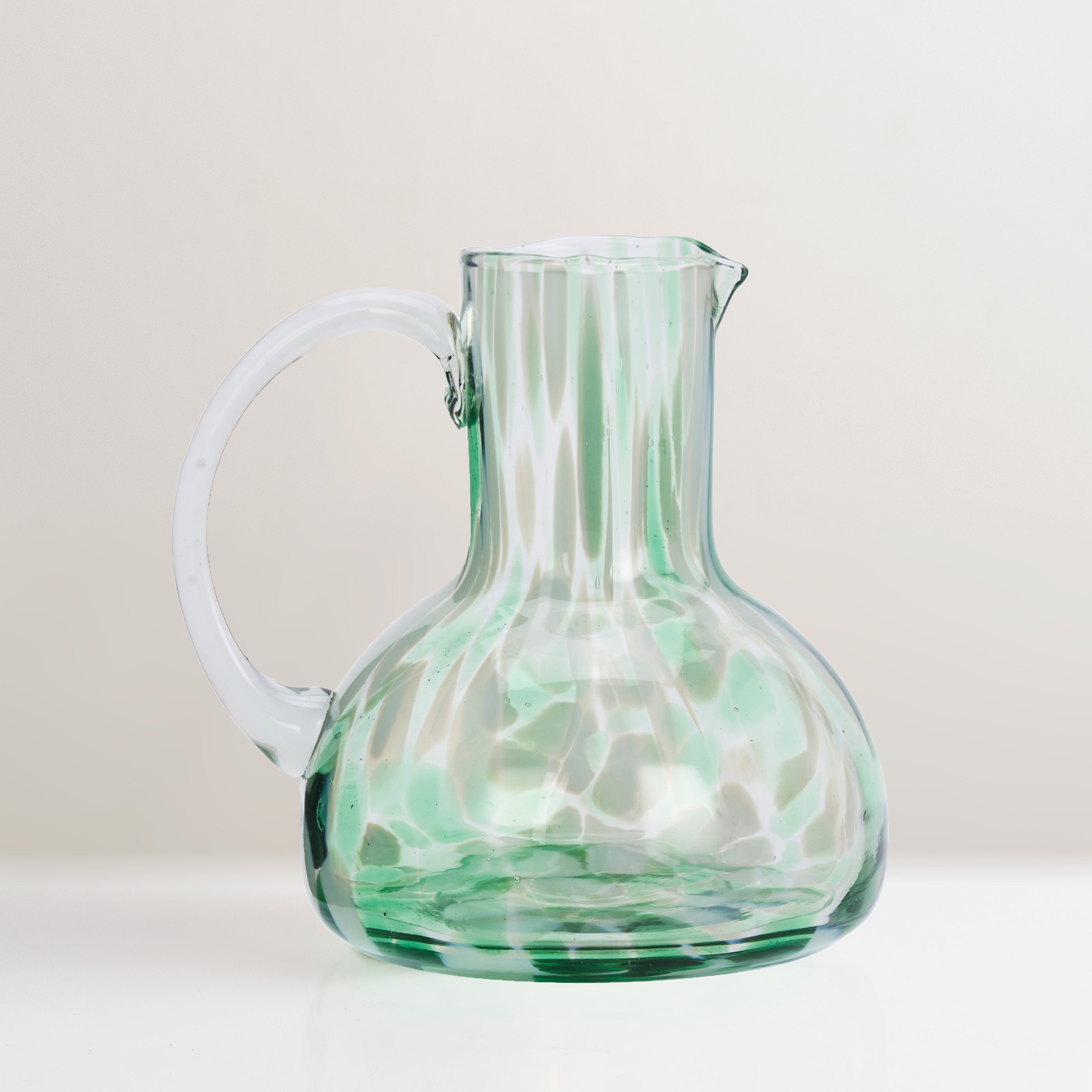 Alva glass water jug, green – ATT PYNTA