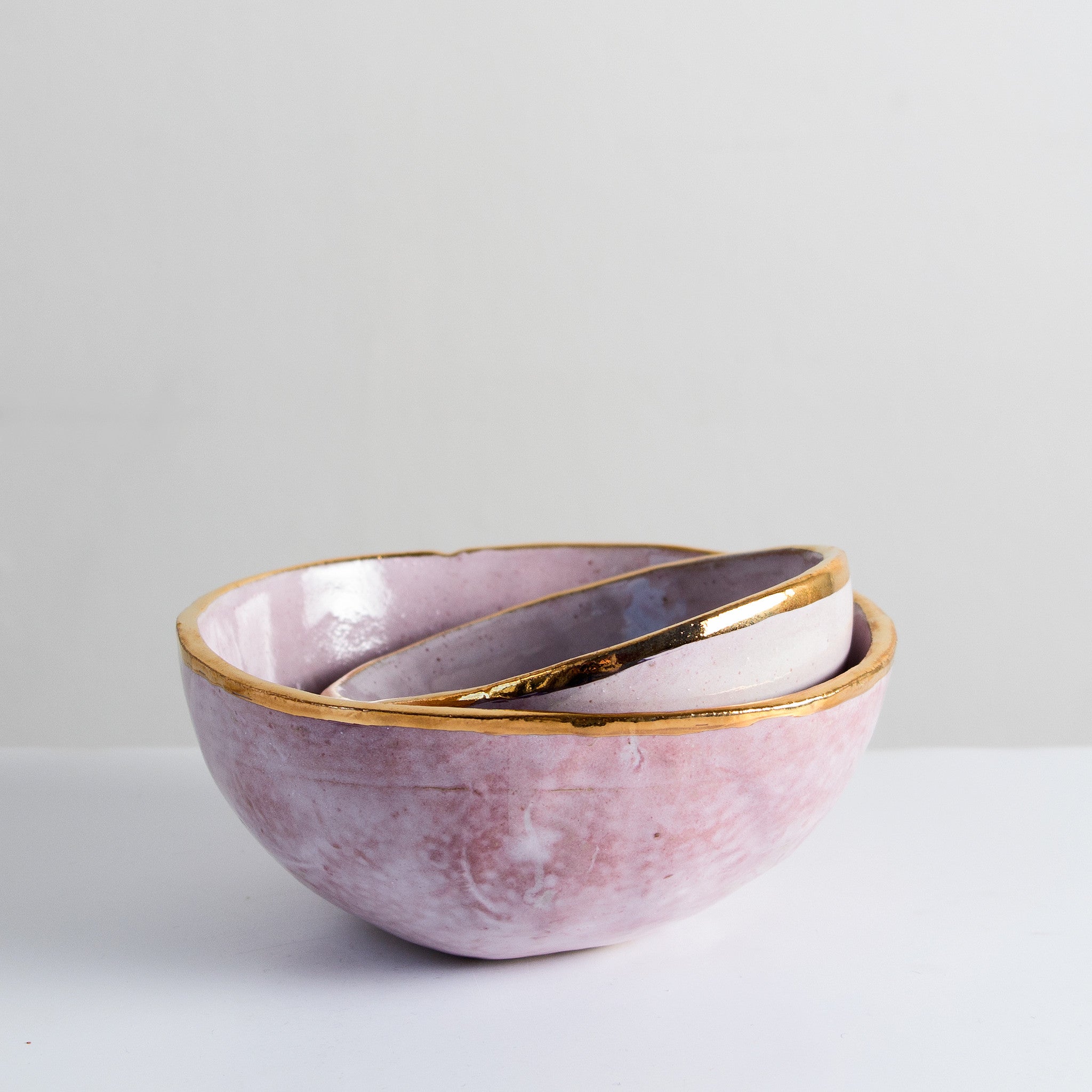 Handmade pink bowl with 24 carat gold – ATT PYNTA